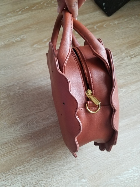 DT/D'S NWT Flapper Biscuit Purse - Bags and Purses - Lace Market ...