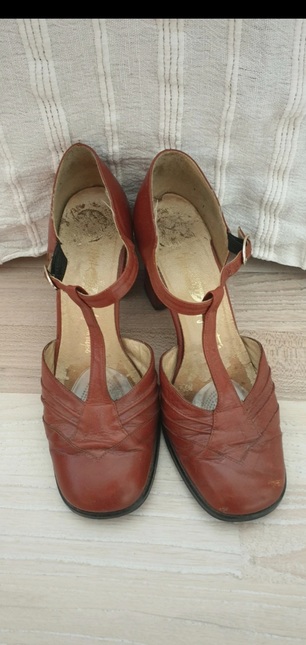 REDUCED! True vintage 50s pumps brown - Shoes - Vintage Market
