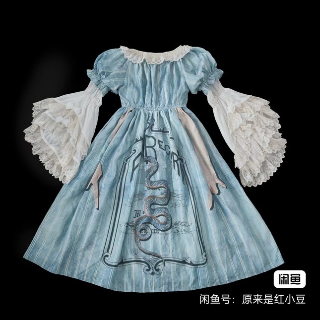 KTL book op - One Piece - Lace Market: Lolita Fashion Sales