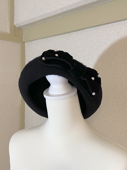 Jp. off brand - Black velvet ribbon & pearl beret - Hair Accessories ...