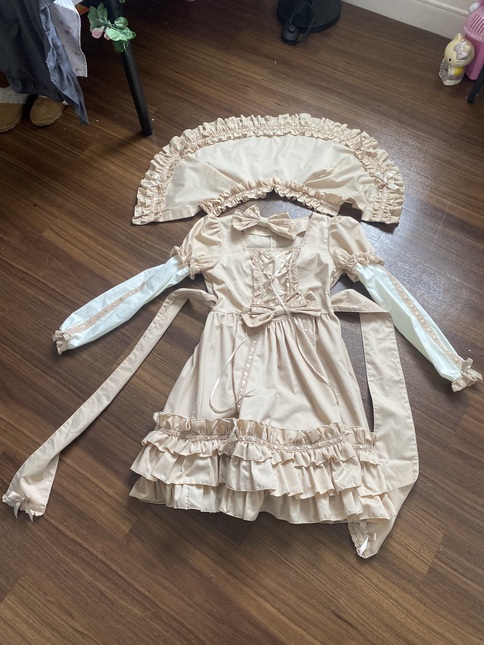 bodyline detachable sleeve op + capelet + extra bow! size medium! - One ...