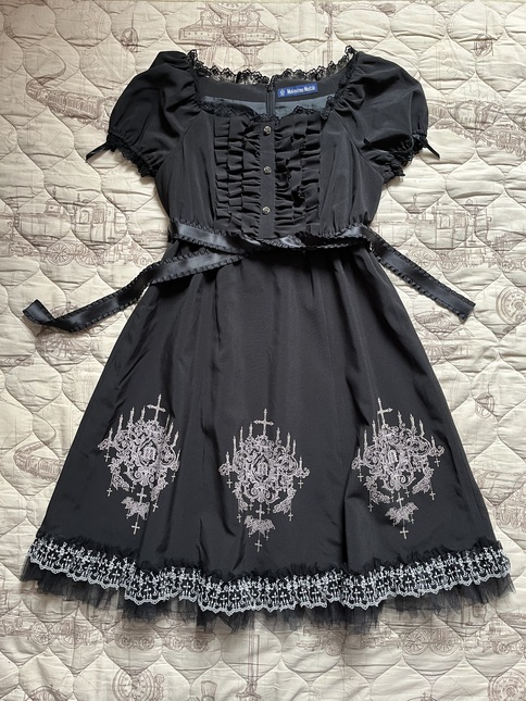 Moi meme Moitie (2007) Chandelier Print OP - One Piece - Lace Market ...