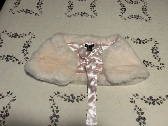 Loliable faux fur wrap- light pink - Capes - Lace Market: Lolita ...