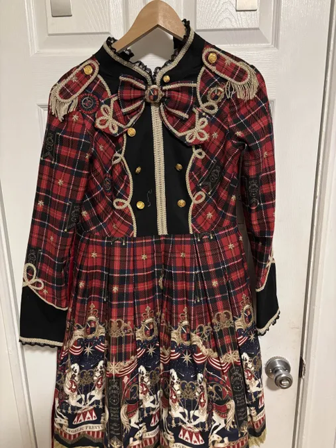 Cirque de l'Etoile OP in red + complementing AatP hat - One Piece ...