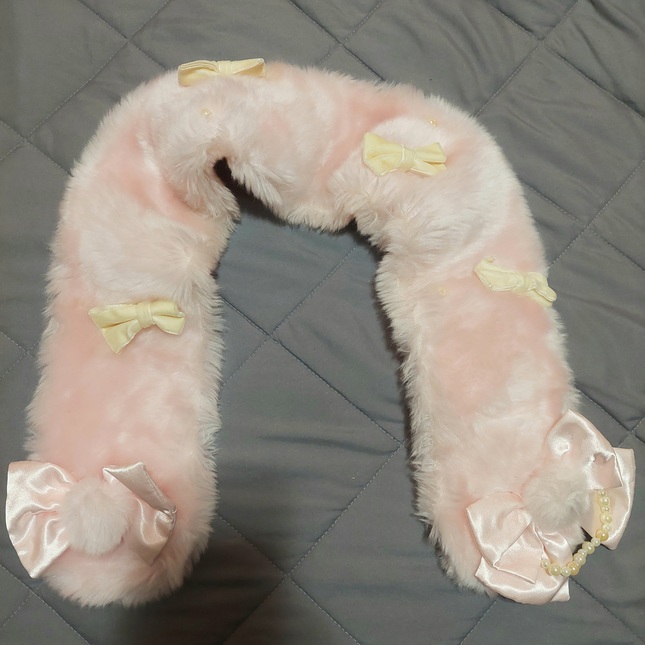 $1 starting bid! RARE 2009 Angelic Pretty Lovely Pom-Pom Fur Muffler ...