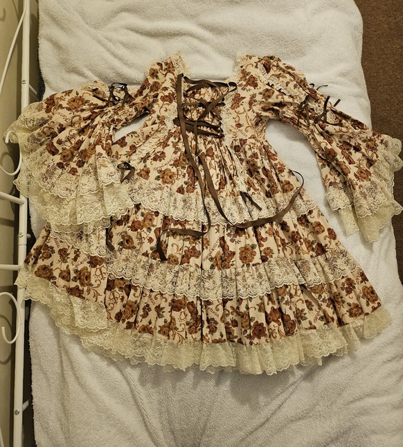 Gobelin Teddy Trumpet Sleeve OP - One Piece - Lace Market: Lolita ...