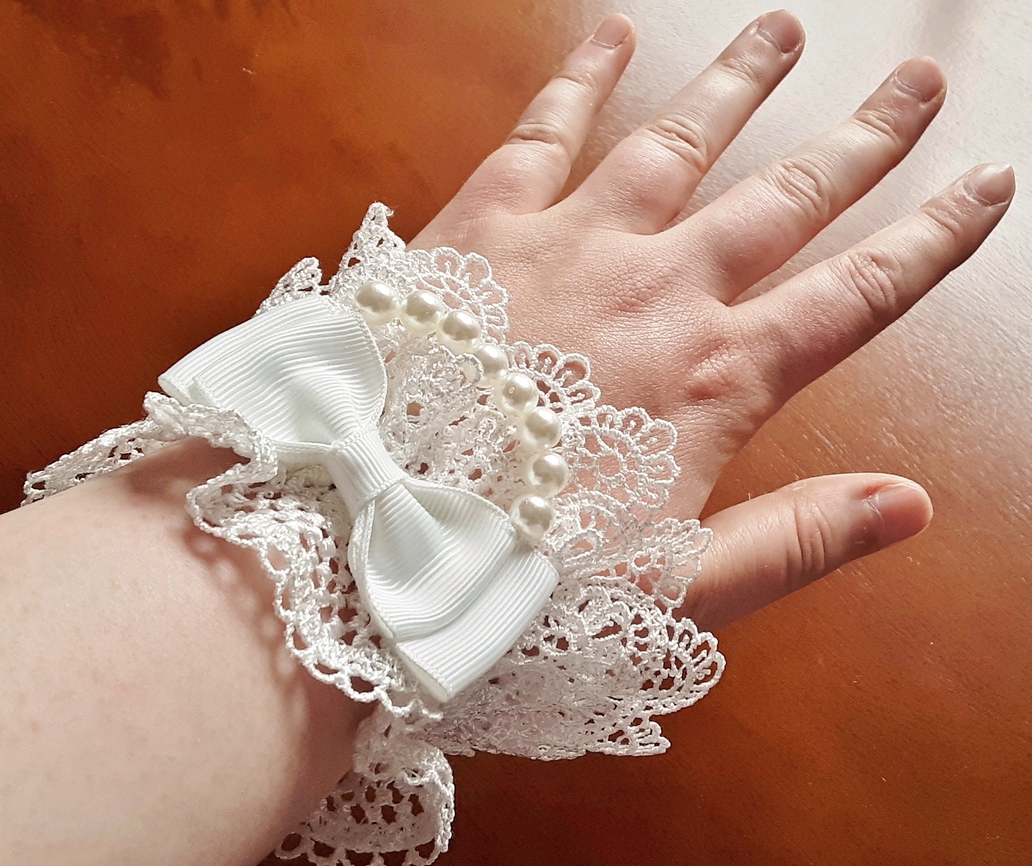 Bodyline White (owh) Venice Lace Short Wrist Cuffs NWOT - Gloves and ...
