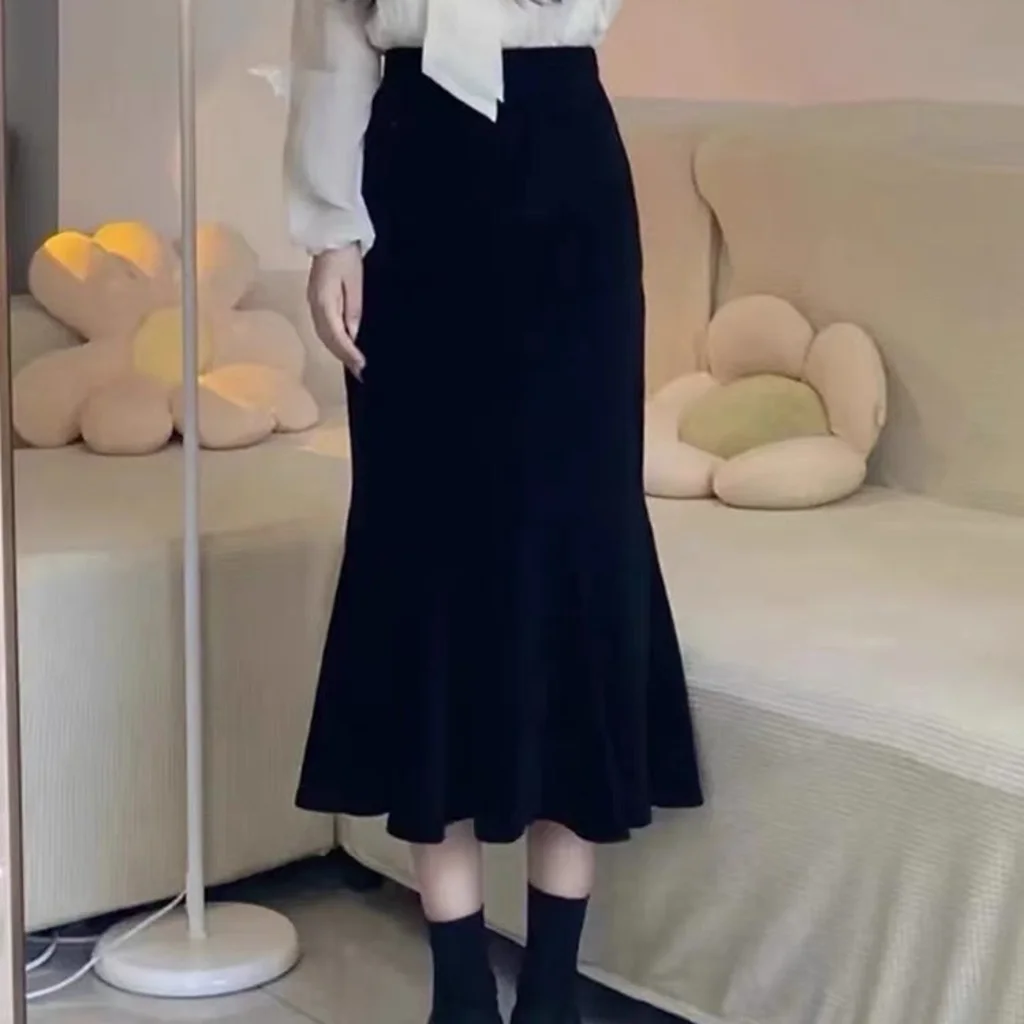 Black Fish tail Skirt - Skirts - Kei Market: Buy and Sell Japanese ...