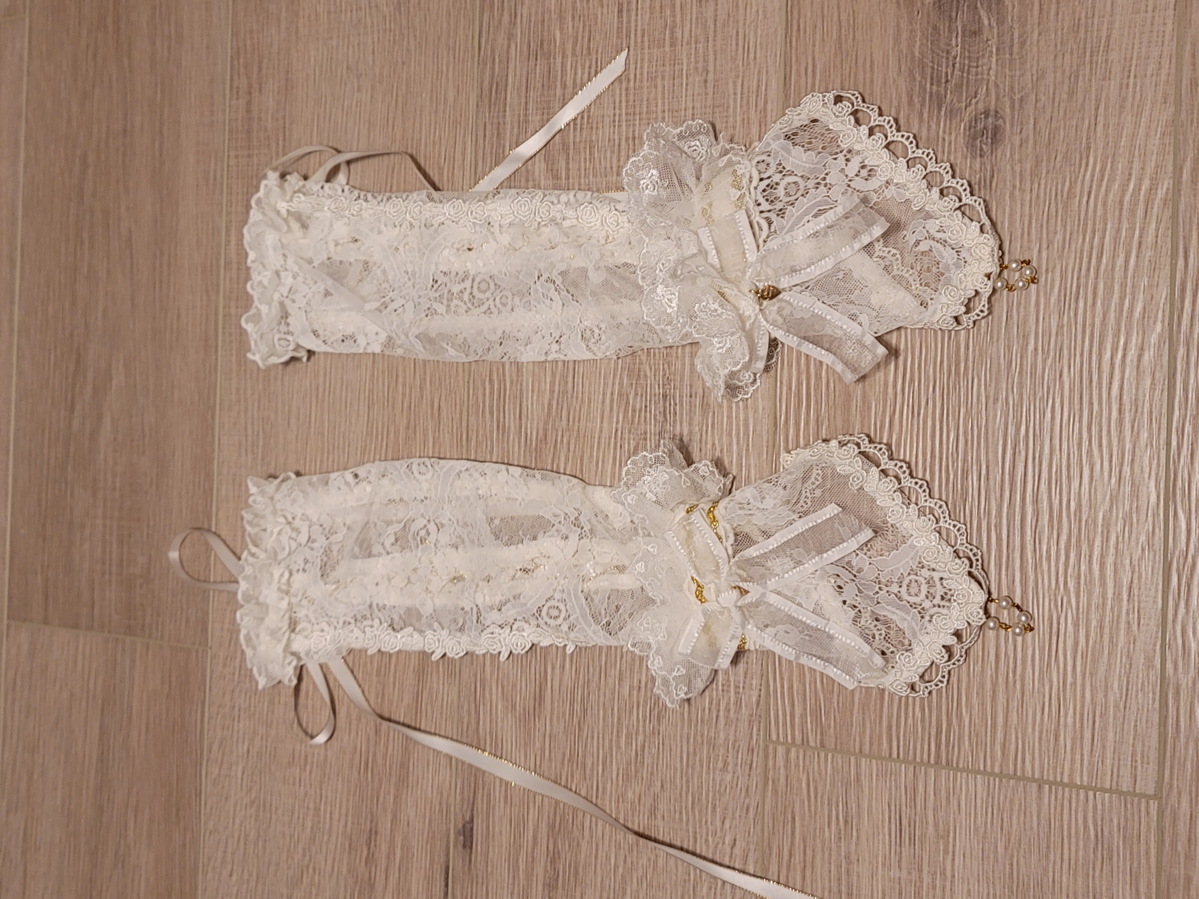 White Lace Arm Covers/Wristcuffs with Finger Loop - Gloves and ...